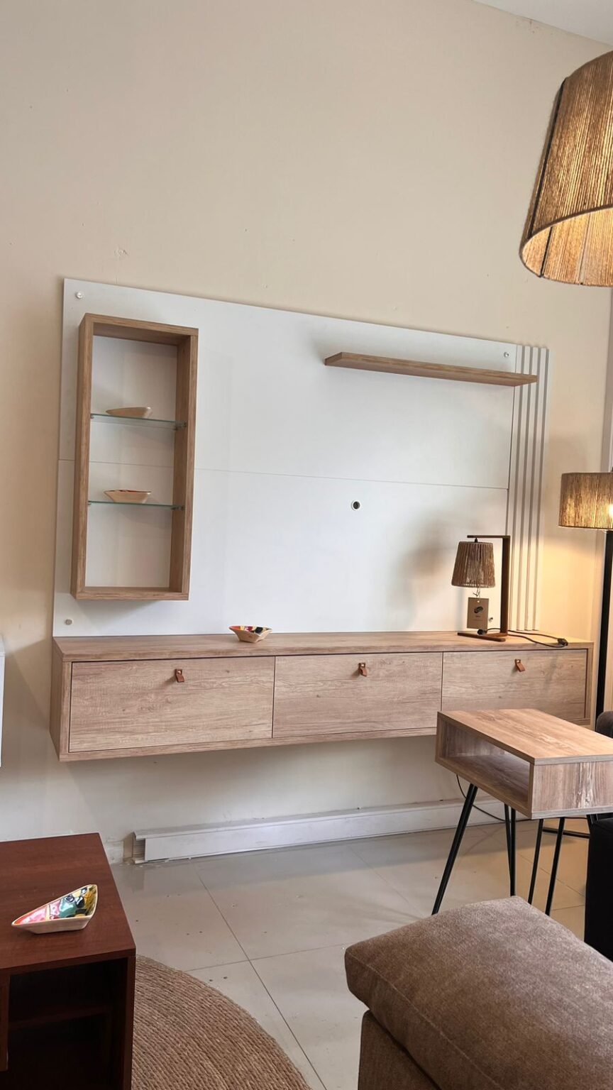 PANEL VARILLADO HASTA 65'' CON 3 PUERTAS BASCULANTES Y 3 ESTANTES ...